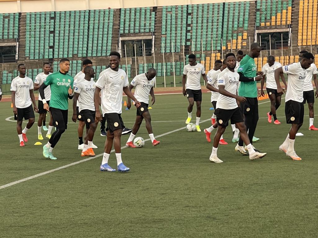 Congo-Sénégal : Les Lions découvrent la pelouse de Massamba Débat